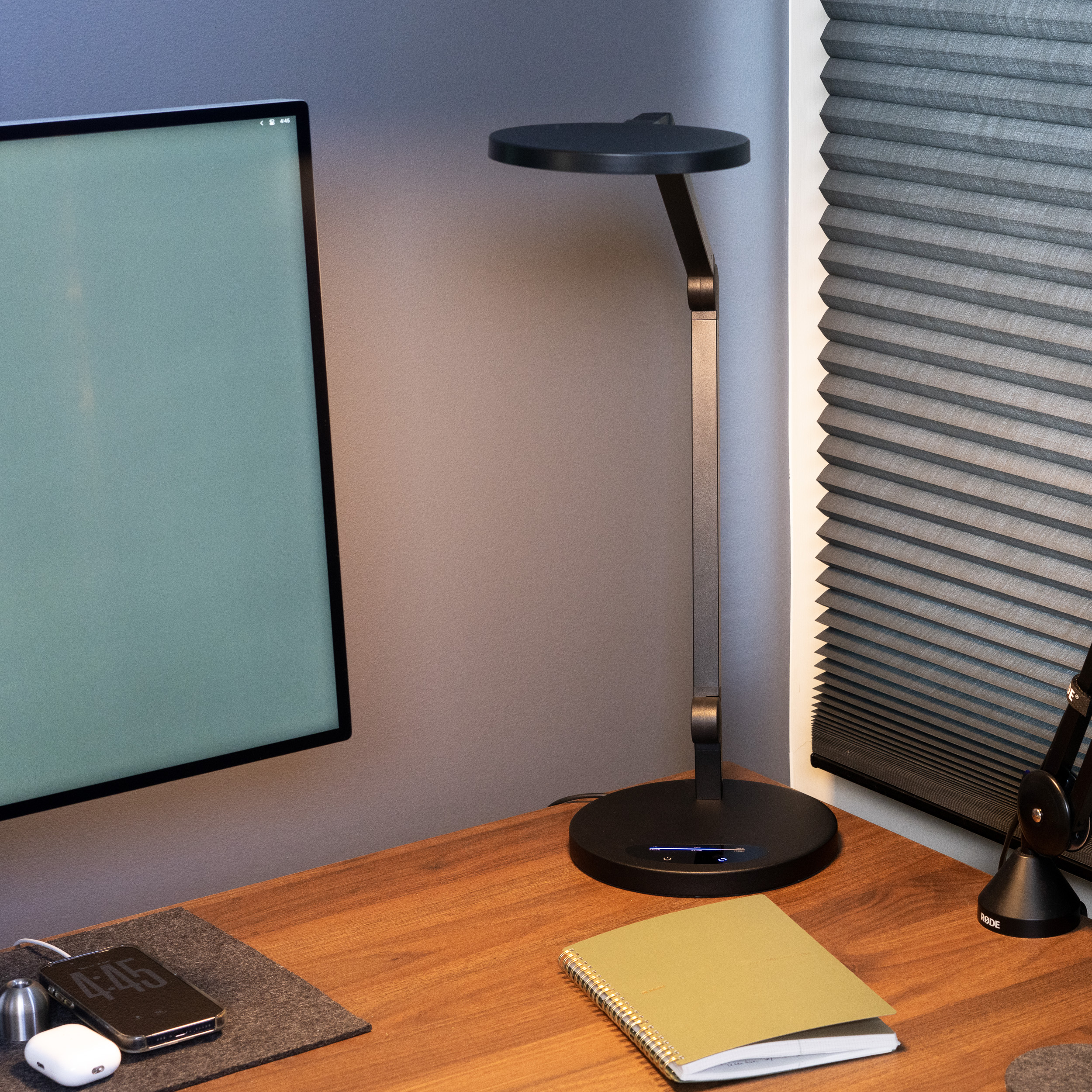 Lume Cube Edge Light 2.0 Desk Lamp | Paul Stamatiou