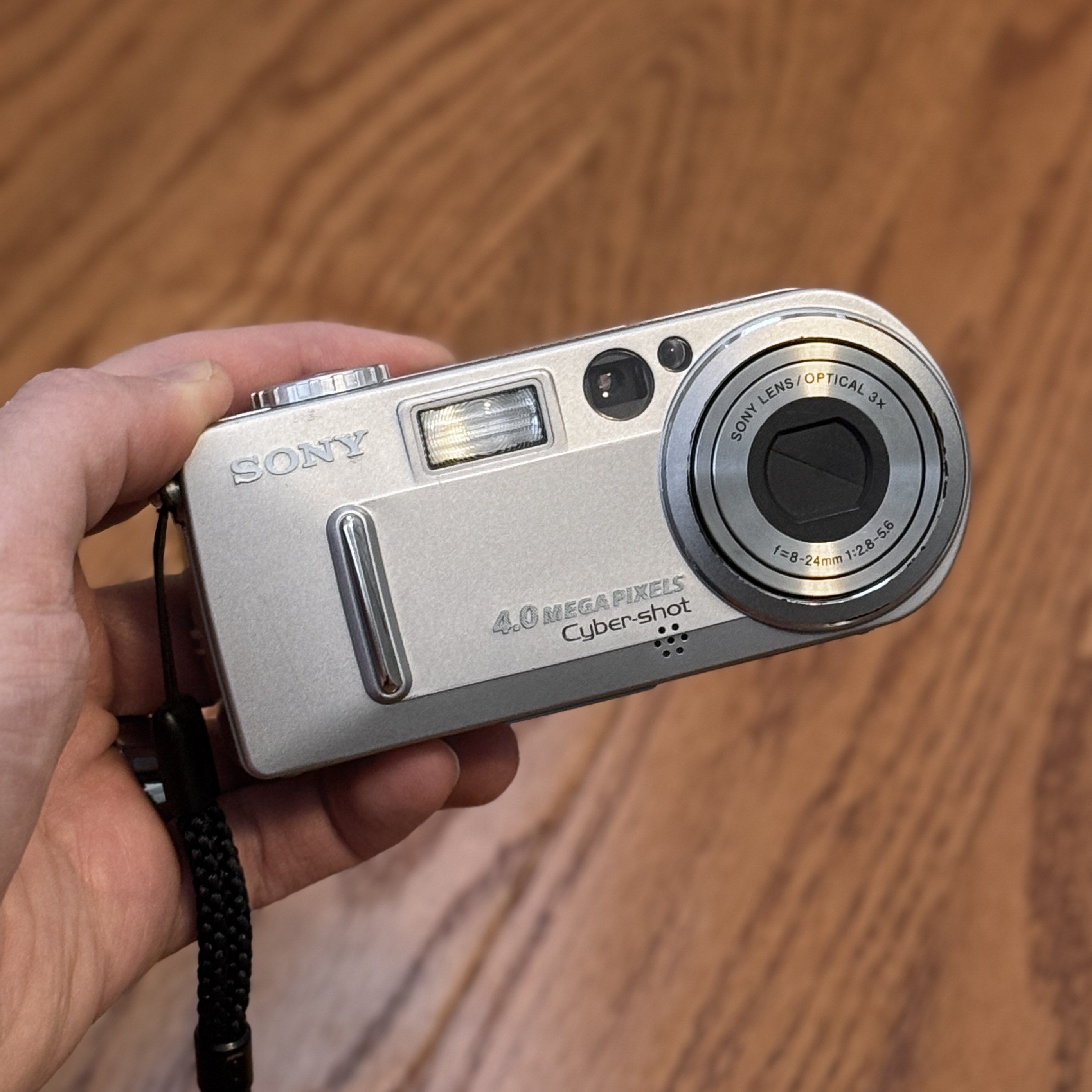 Sony Cyber-shot DSC-P9 | Paul Stamatiou